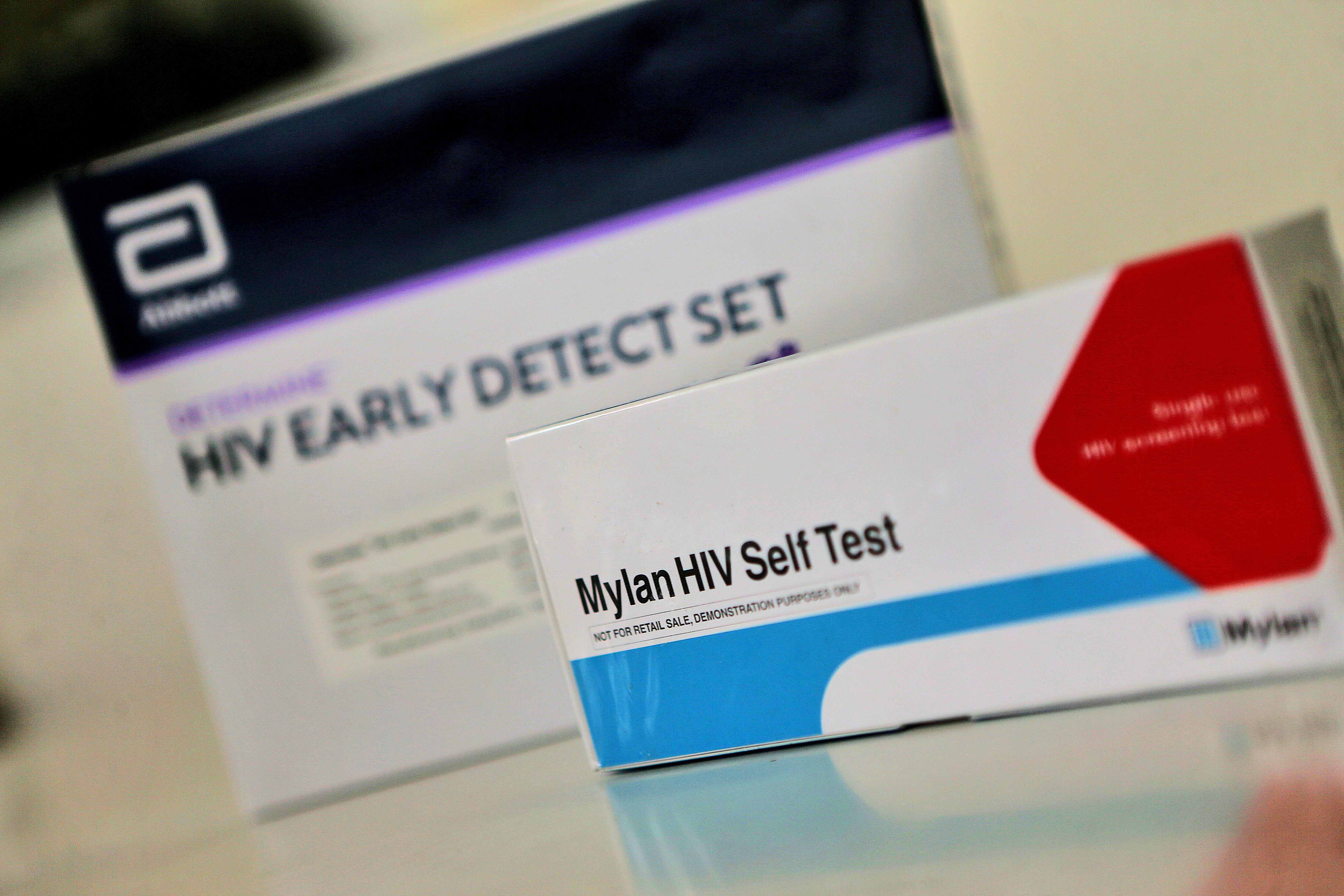 Una pandemia invisible: 20 mil chilenos viven con VIH y no lo saben o ...