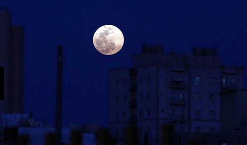 Superluna | La luna llena más grande y brillante de 2019 - La Tercera