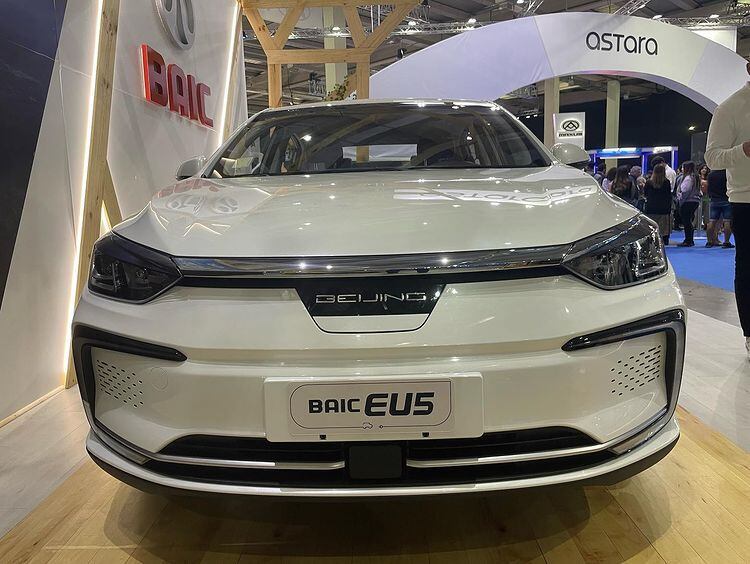 BAIC avanza hacia el camino eléctrico en Chile con la presentación del EU 5 - La Tercera