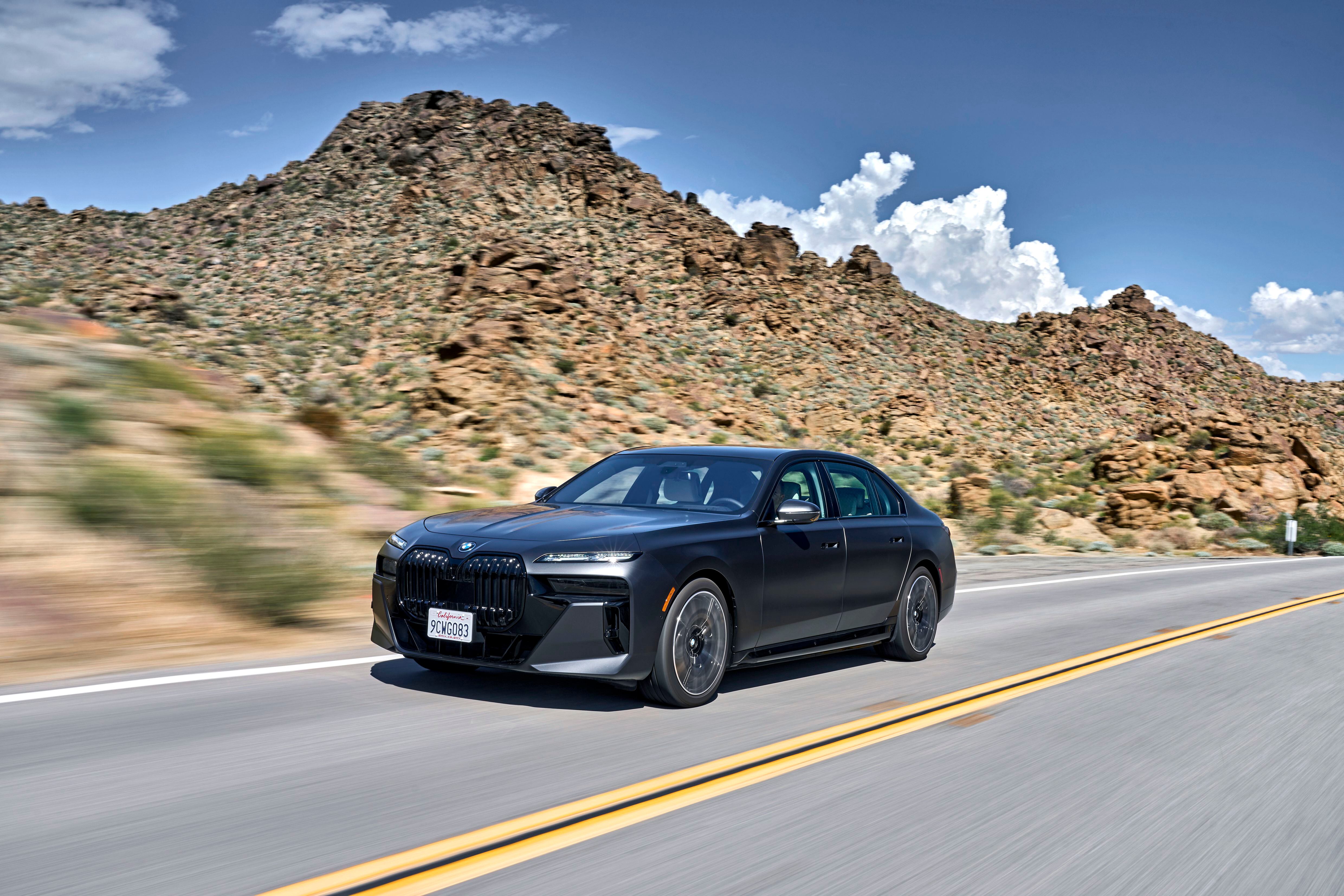 BMW Serie 7: viaje en primera clase - La Tercera