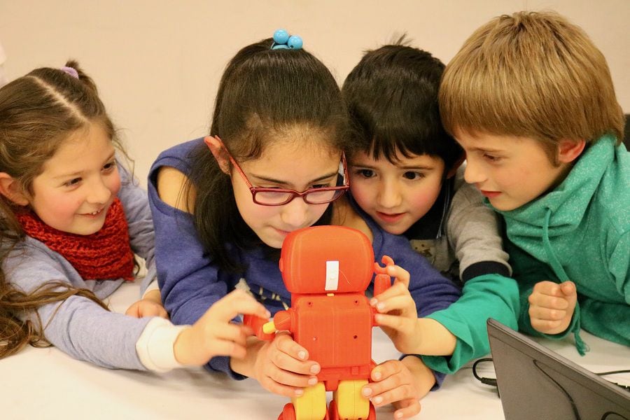 Sima: el primer robot social nacido en Chile - La Tercera