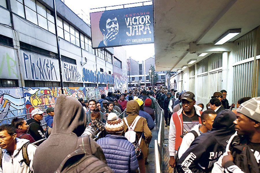 Más de 48 mil extranjeros han regularizado situación en Chile - La Tercera