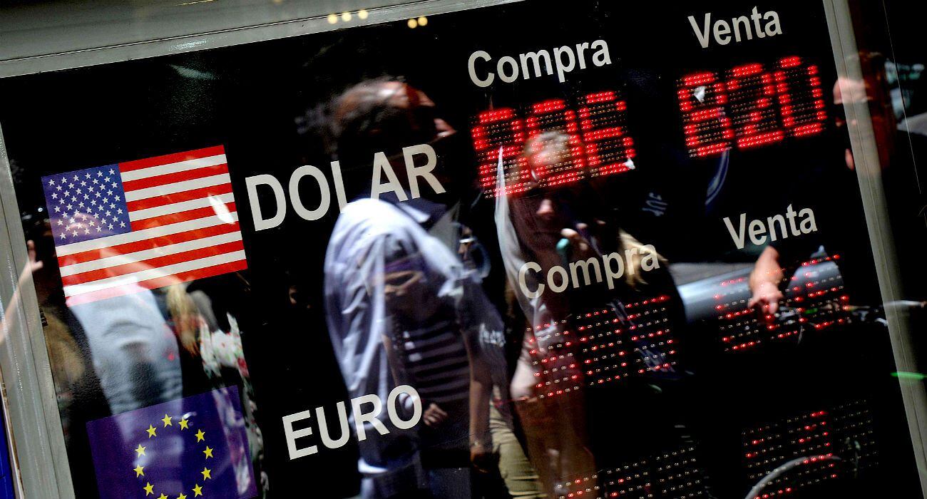 Dólar Revirtió Alza Inicial Pero Podría Seguir Buscando Los 800 En