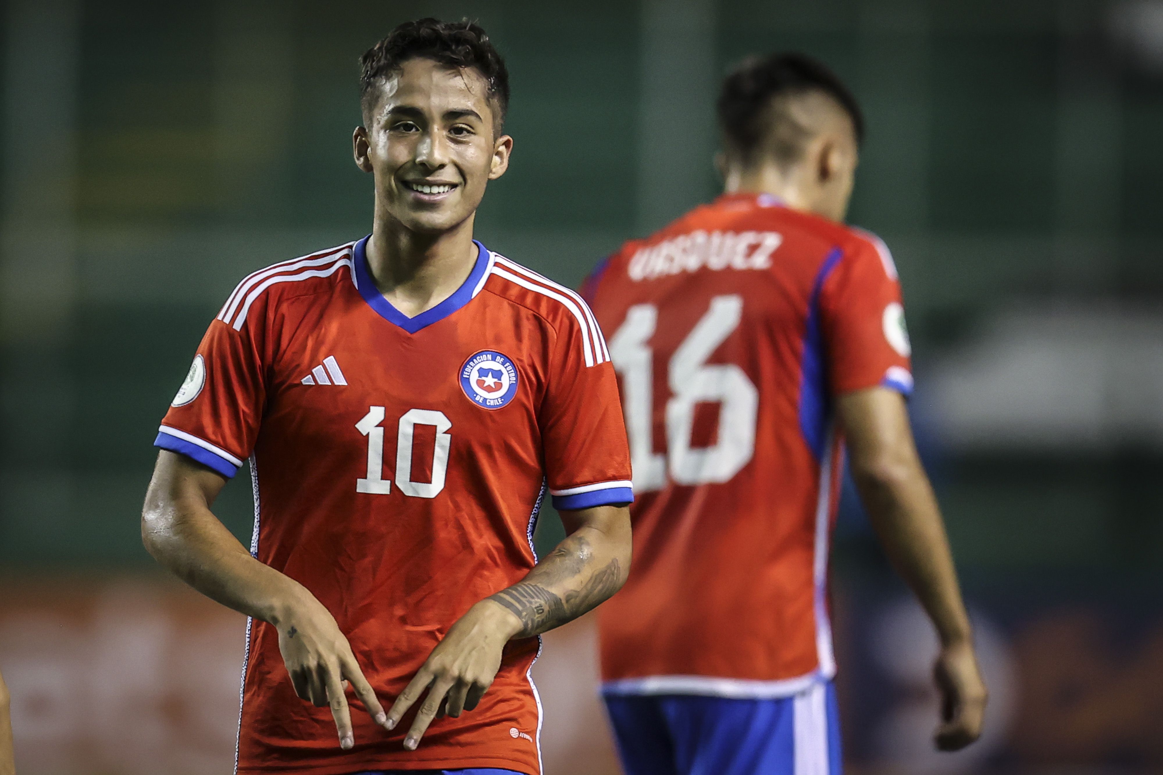 El golazo de Lucas Assadi ante Bolivia - La Tercera