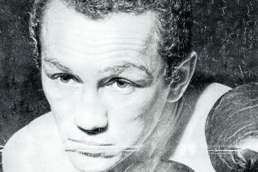 Etiqueta: GODFREY STEVENS - La Tercera