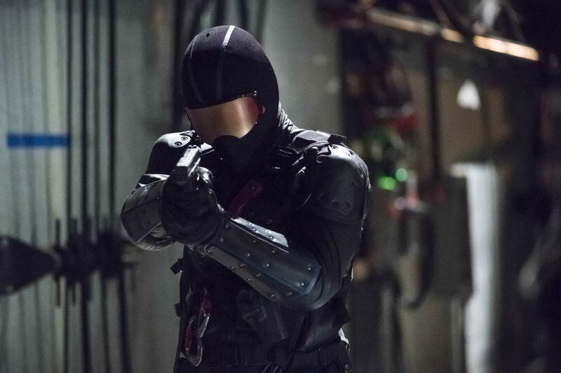 Deathstroke regresa a Arrow en este tráiler - La Tercera
