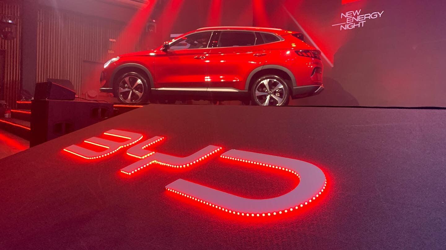 BYD regresa a Chile con una gama de cinco autos eléctricos e híbridos ...