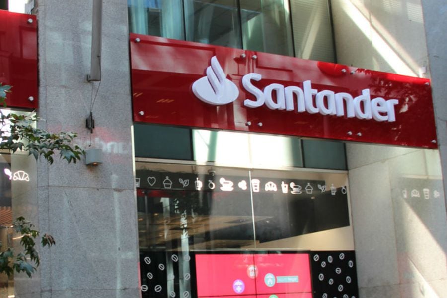 Santander renueva su imagen para potenciar estrategia digital - La Tercera
