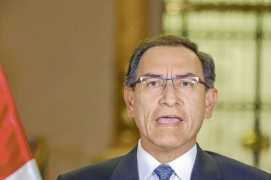 Presidente peruano remueve a dos ministros mientras su popularidad ...