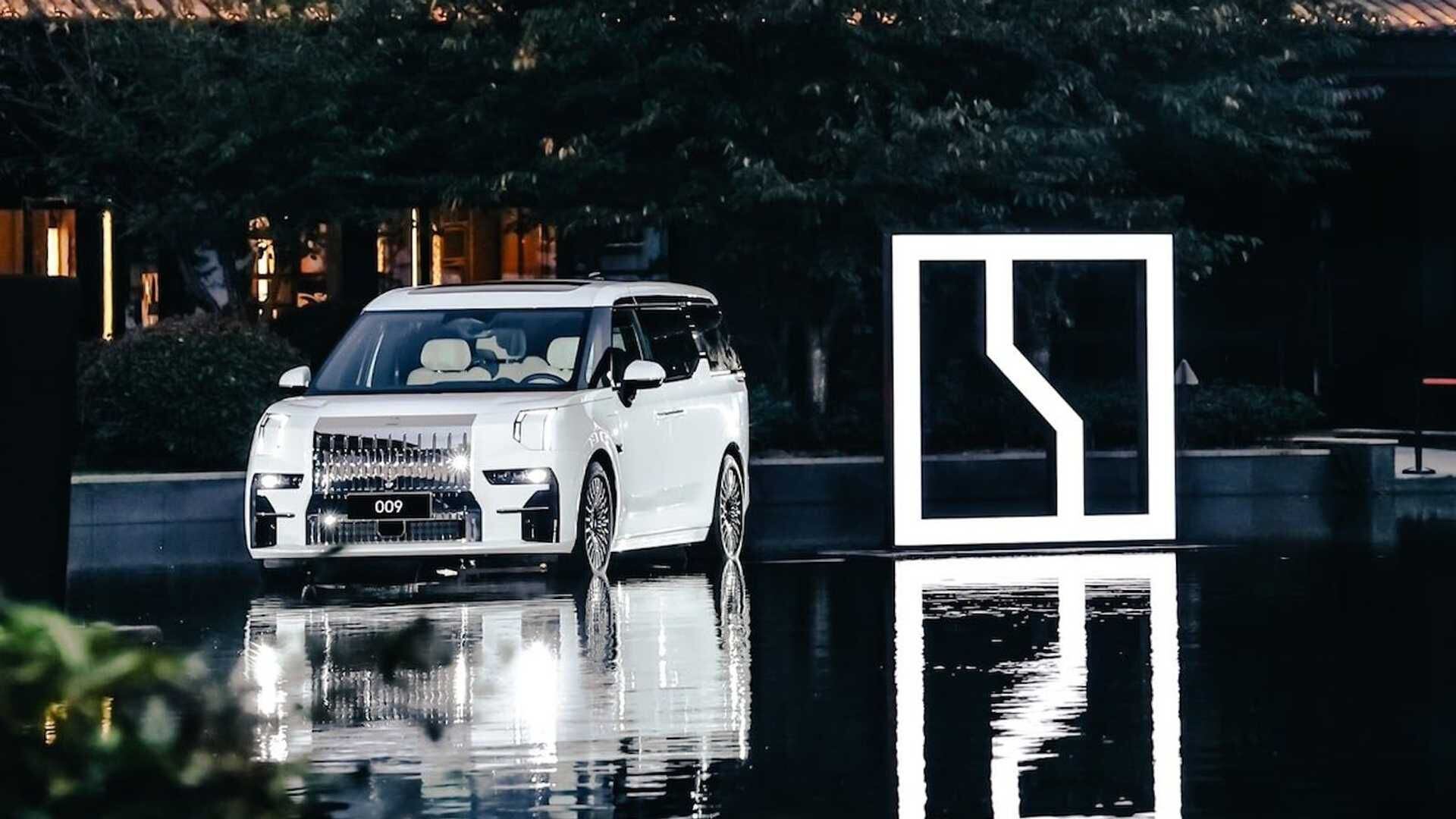 El nuevo Zeekr 009 es un monovolumen eléctrico de más de 800 km de autonomía - La Tercera