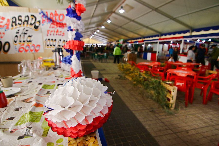 El zar de las fondas: empresario se adjudicó todos los puestos de las ...