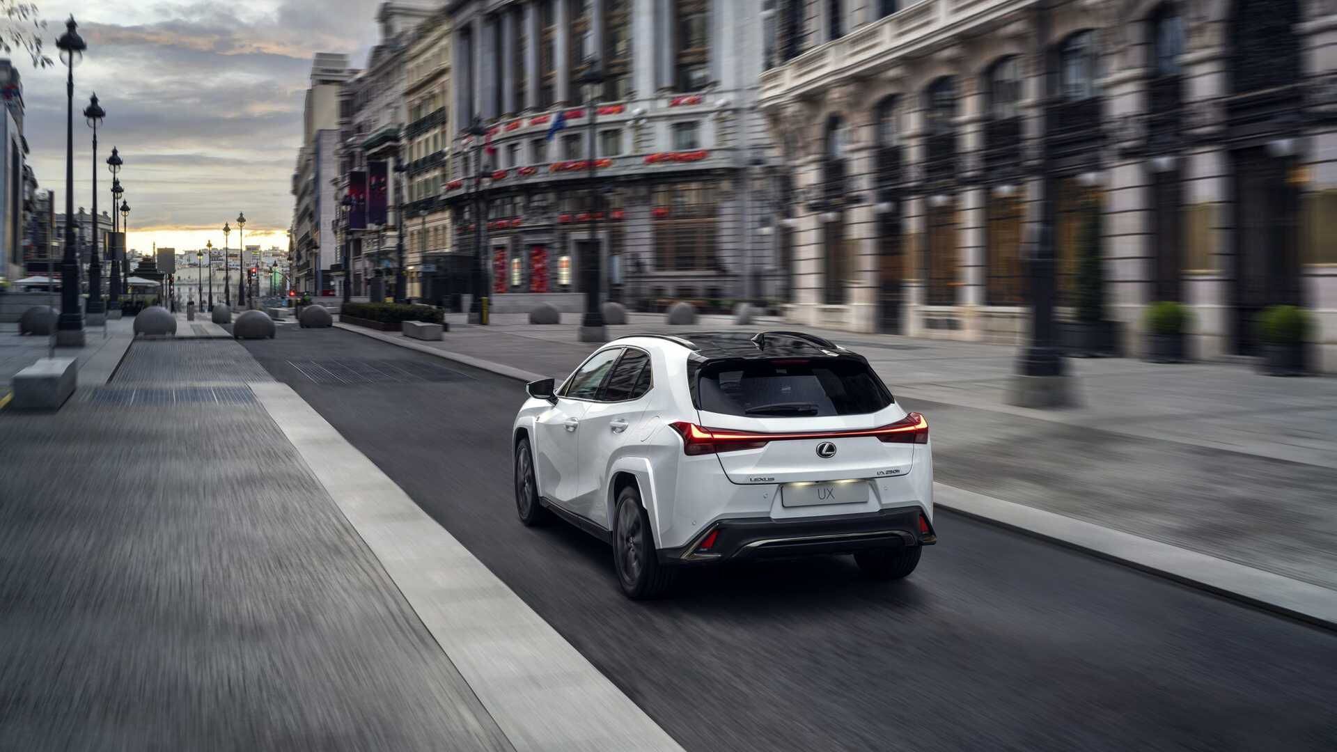 Lexus renueva su popular crossover UX con mejoras en tecnología y ...