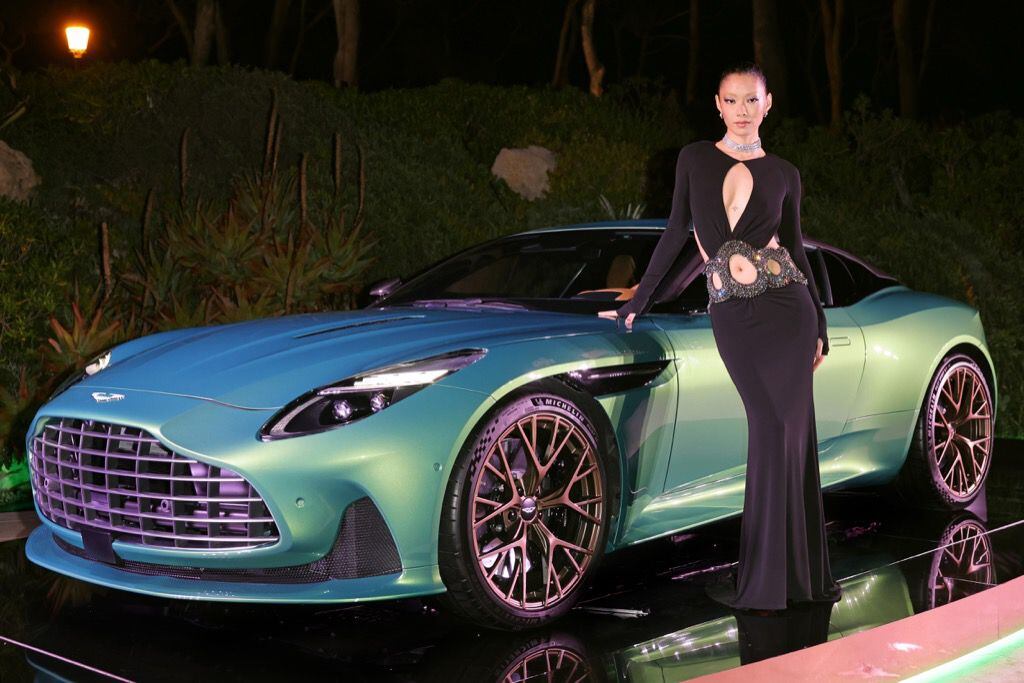 El Aston Martin DB12 deslumbra en Cannes y abre una nueva categoría - La Tercera