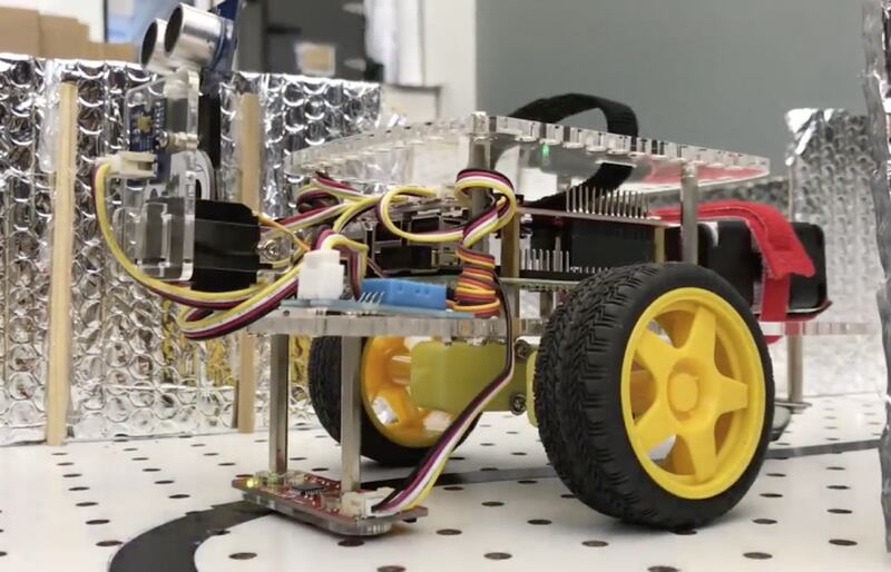 "HoneyBot": el robot creado para combatir a los hackers - La Tercera