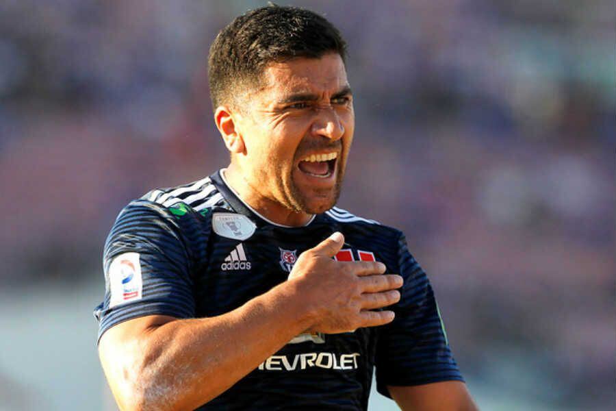 David Pizarro renueva por 12 meses en la U - La Tercera