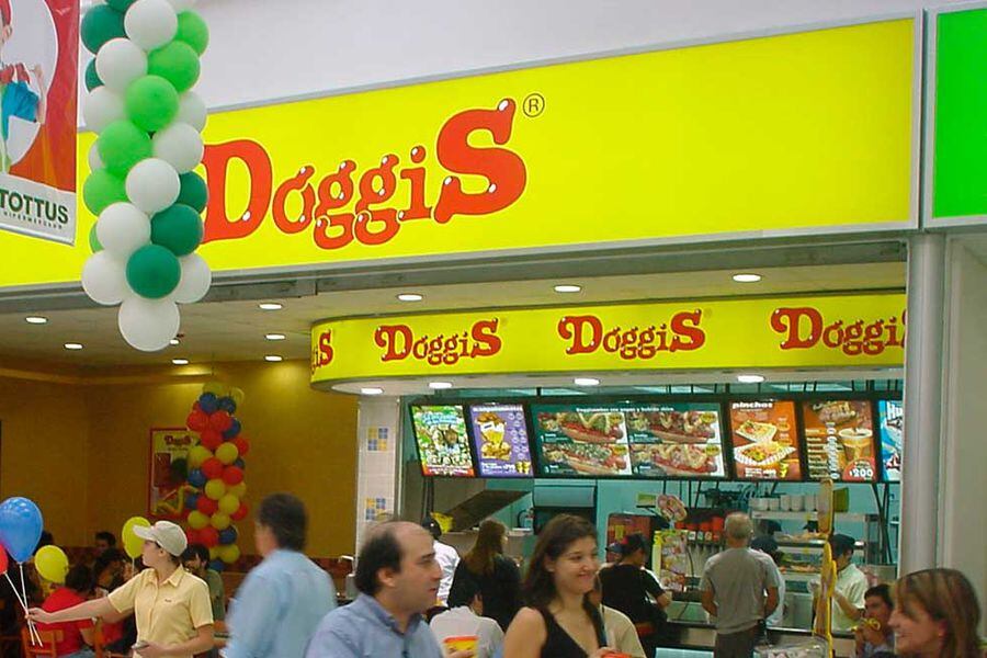 Estadounidense Carlyle compra 75% de matriz de Doggis y Juan Maestro ...