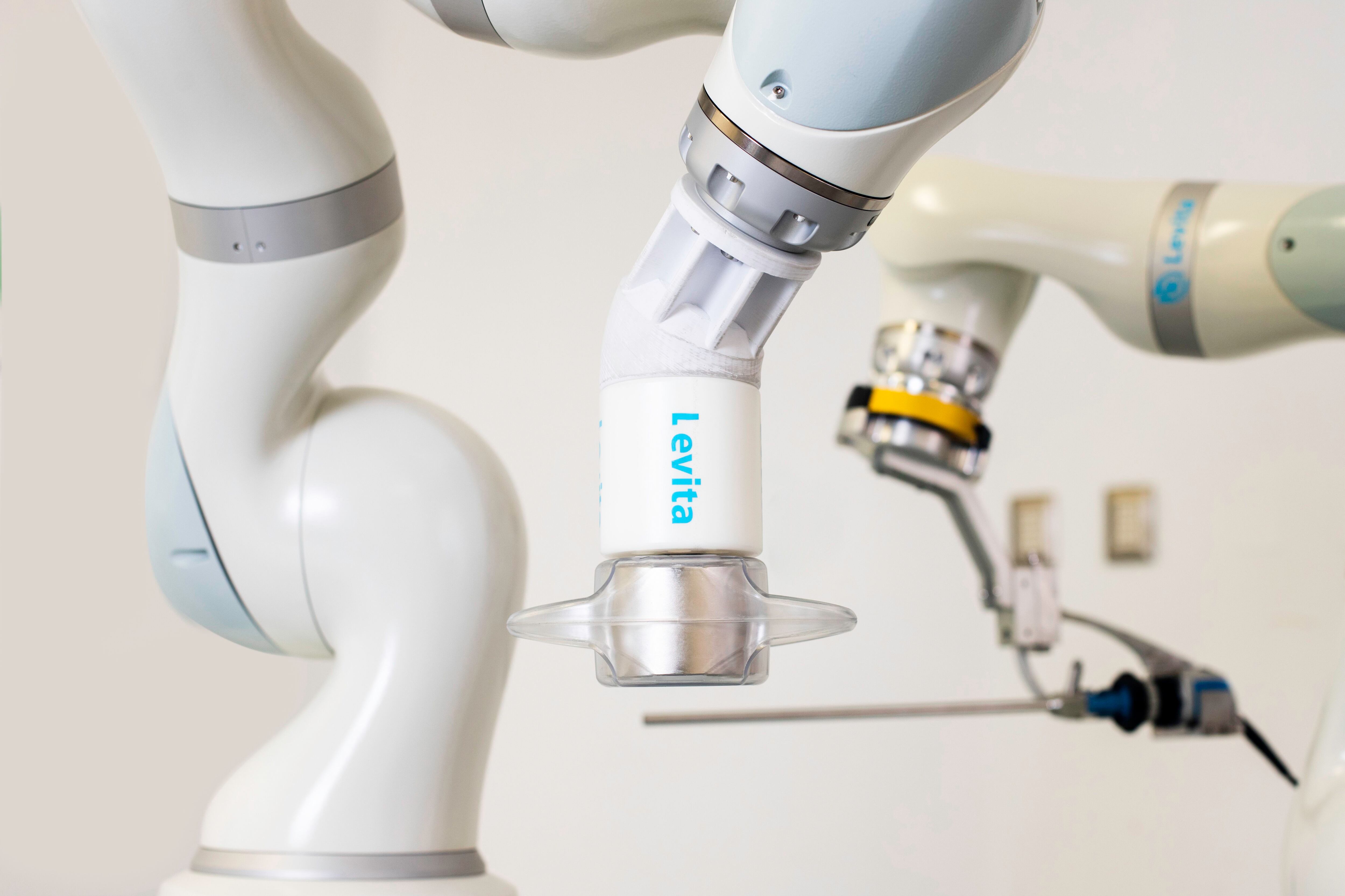 “Somos pioneros a nivel mundial”: Tecnología de médico chileno para hacer cirugías con imanes ...