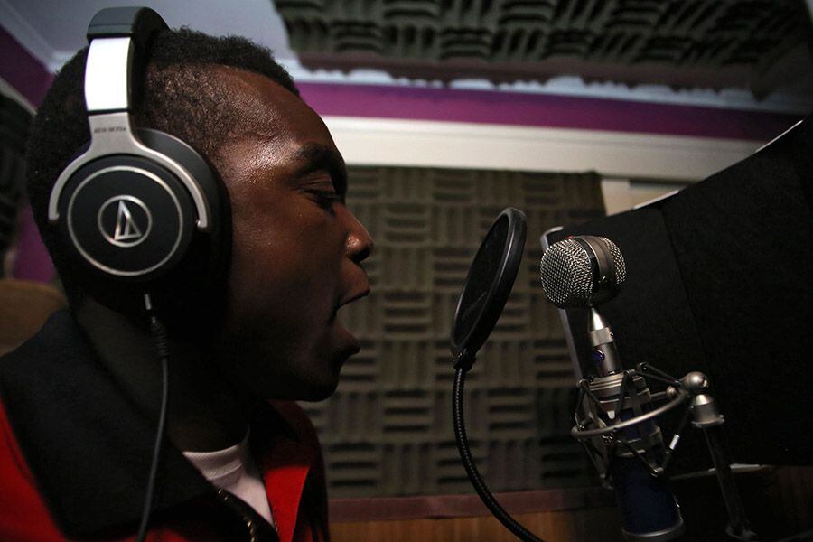 "No todo lo que brilla es oro": el rapero haitiano que canta a sus ...