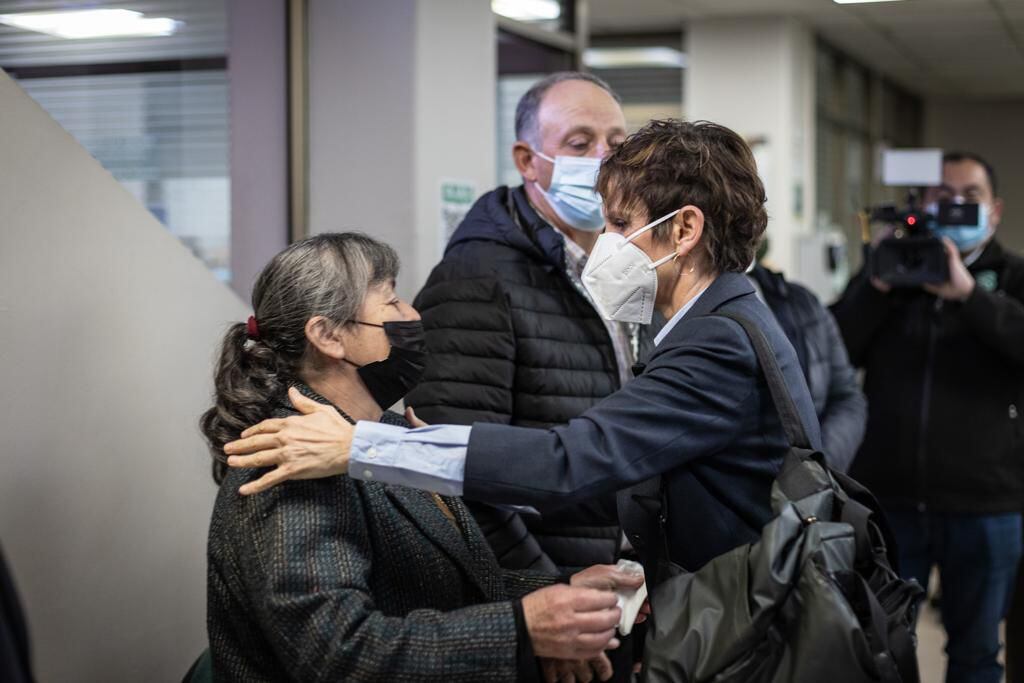 Ministra Tohá Visita A Carabinero Herido A Bala Tras Encerrona En La