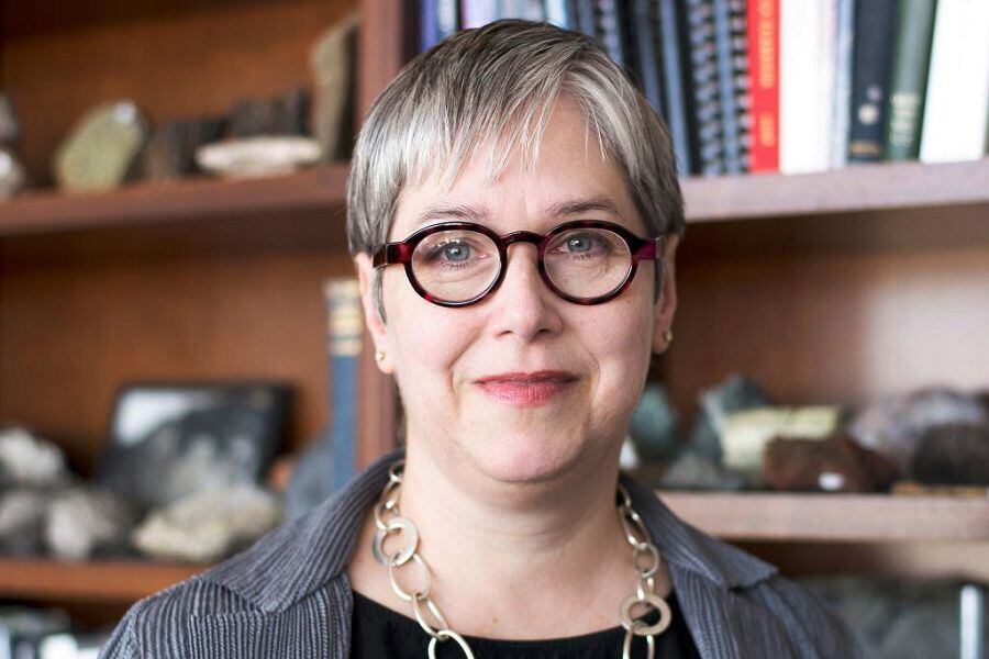 La geóloga que trabaja en el estudio del único asteroide de metal ...