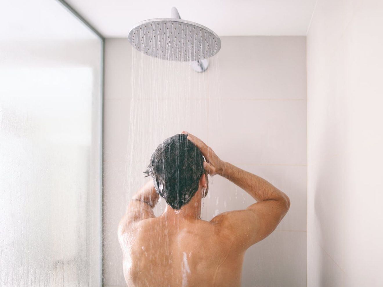 Qué partes del cuerpo debo limpiar al ducharme - La Tercera