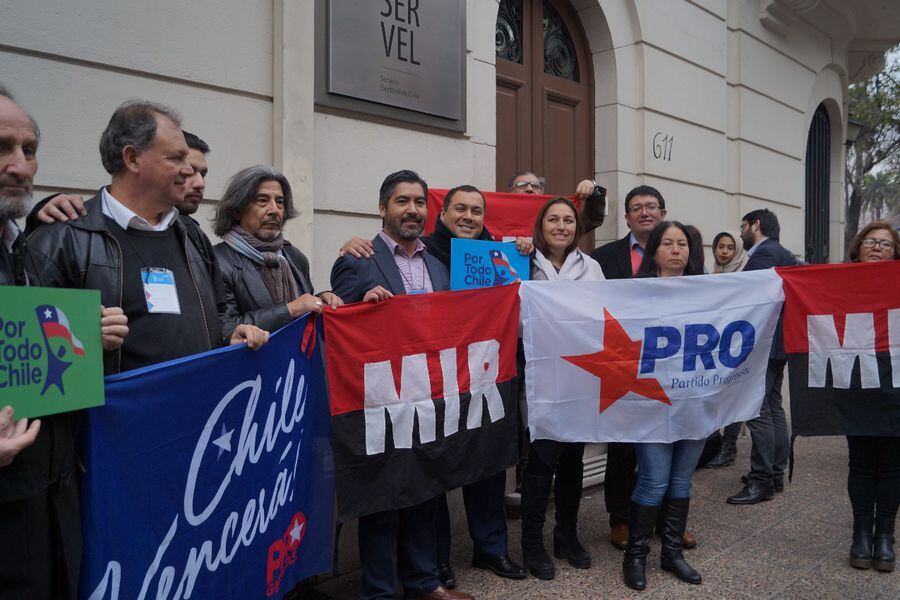 PRO y partido País suscriben acuerdo parlamentario - La Tercera