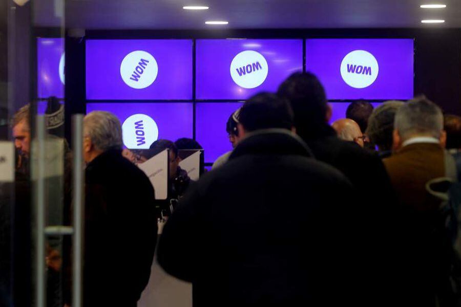 En medio de incertidumbre social, WOM inicia proceso de colocación de ...