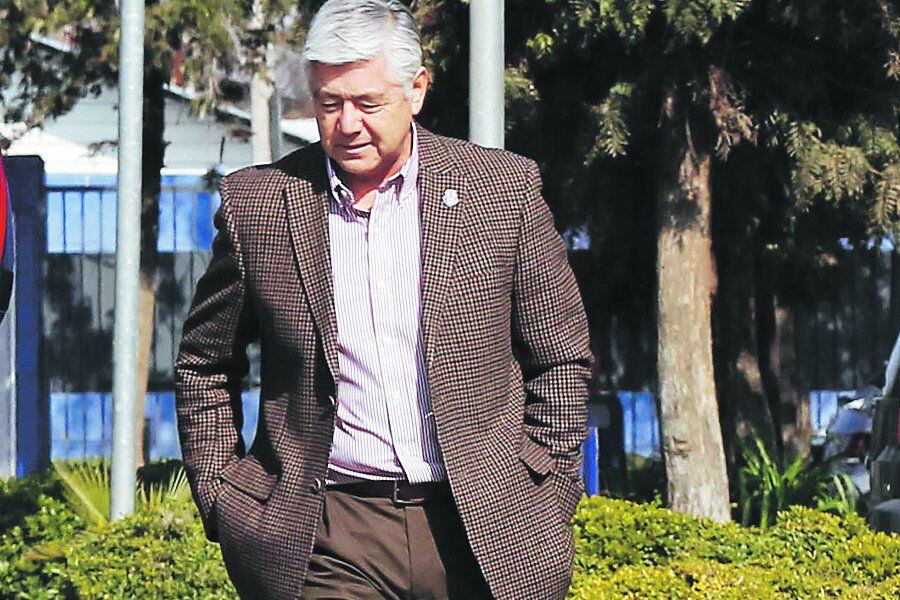 La U ofrece la paz a Johnny - La Tercera