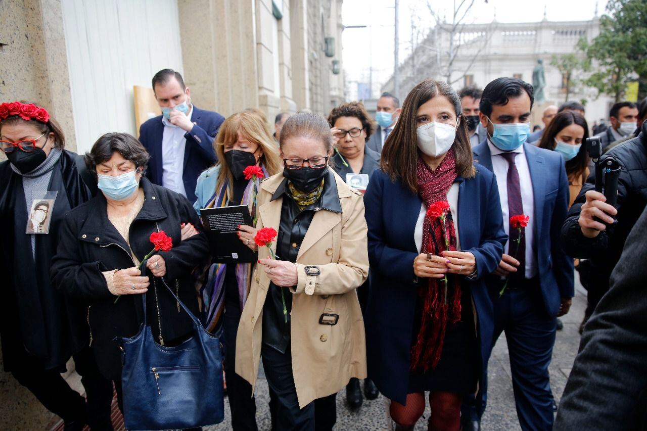 Gobierno presenta 17 querellas por víctimas de la dictadura - La Tercera