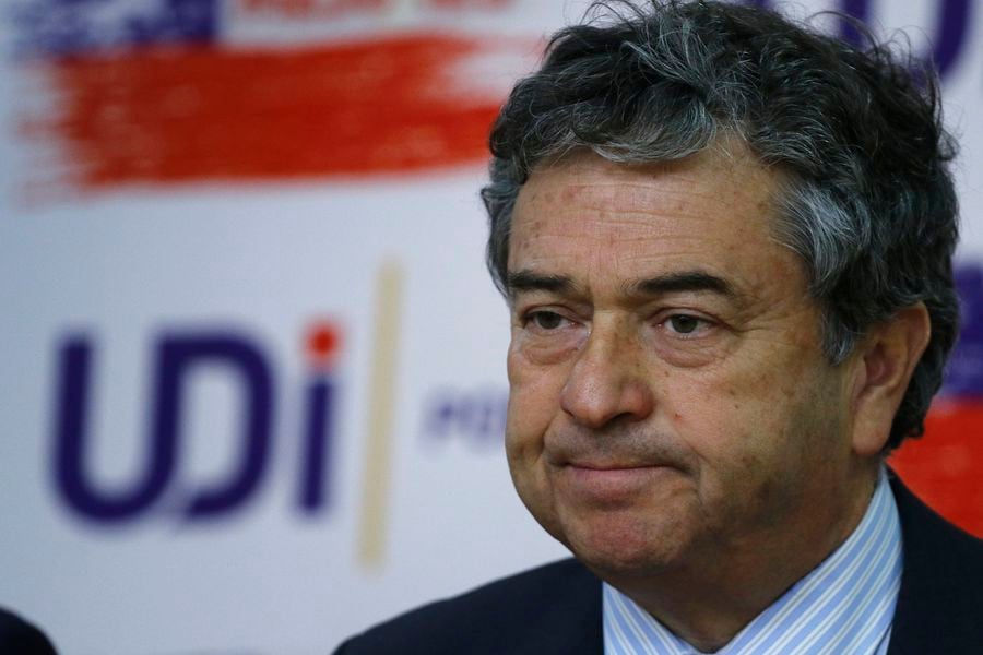 Senador Coloma presenta querella en Fiscalía tras ataque incendiario ...