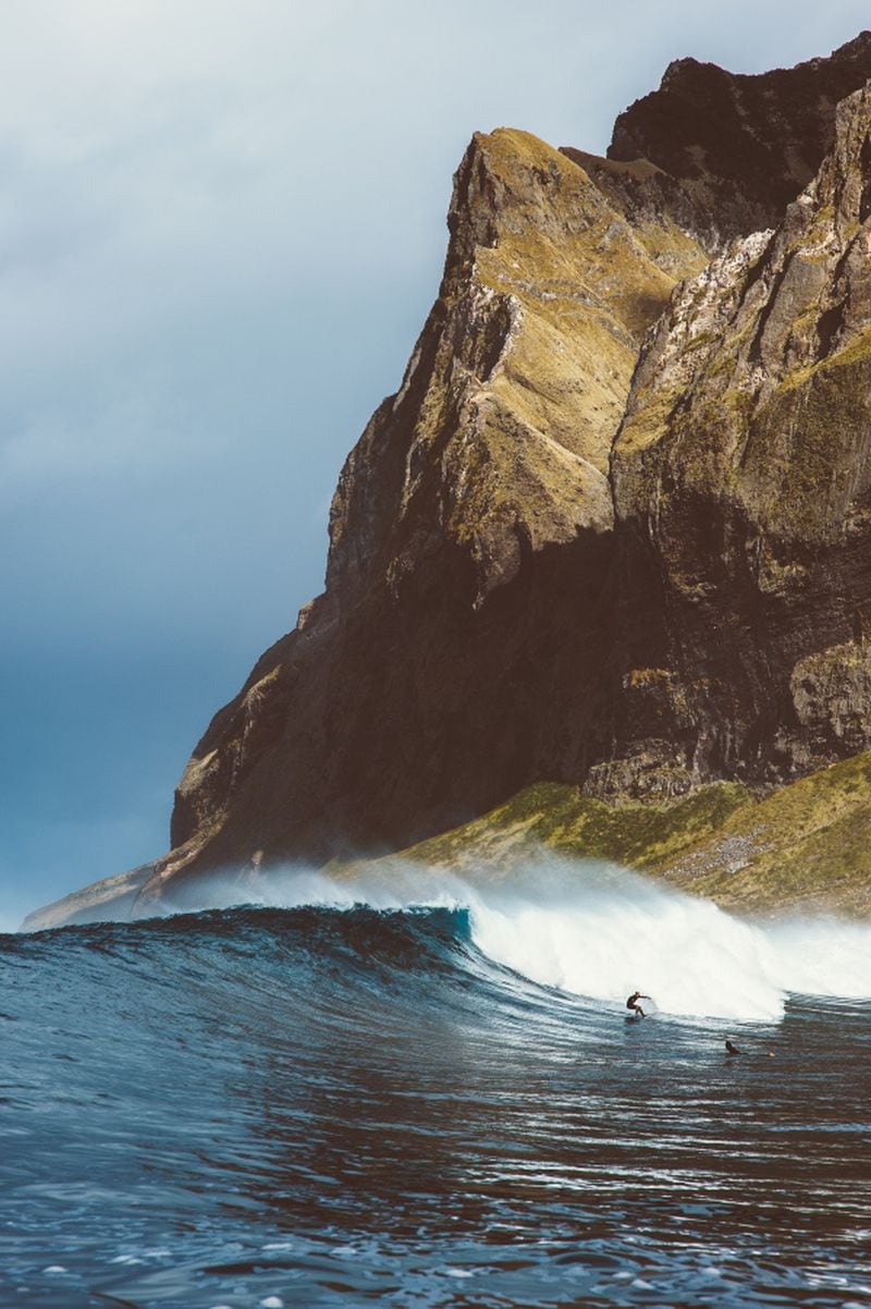 Isla Alejandro Selkirk, cinco surfistas y un documental sobre la ...