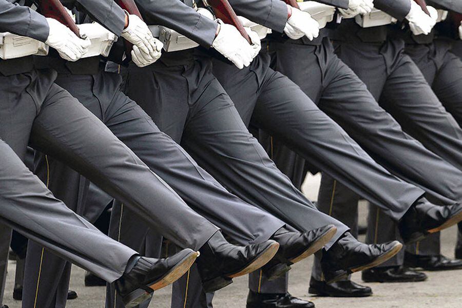 Más de mil ex uniformados jubilados están recontratados en las FF.AA ...