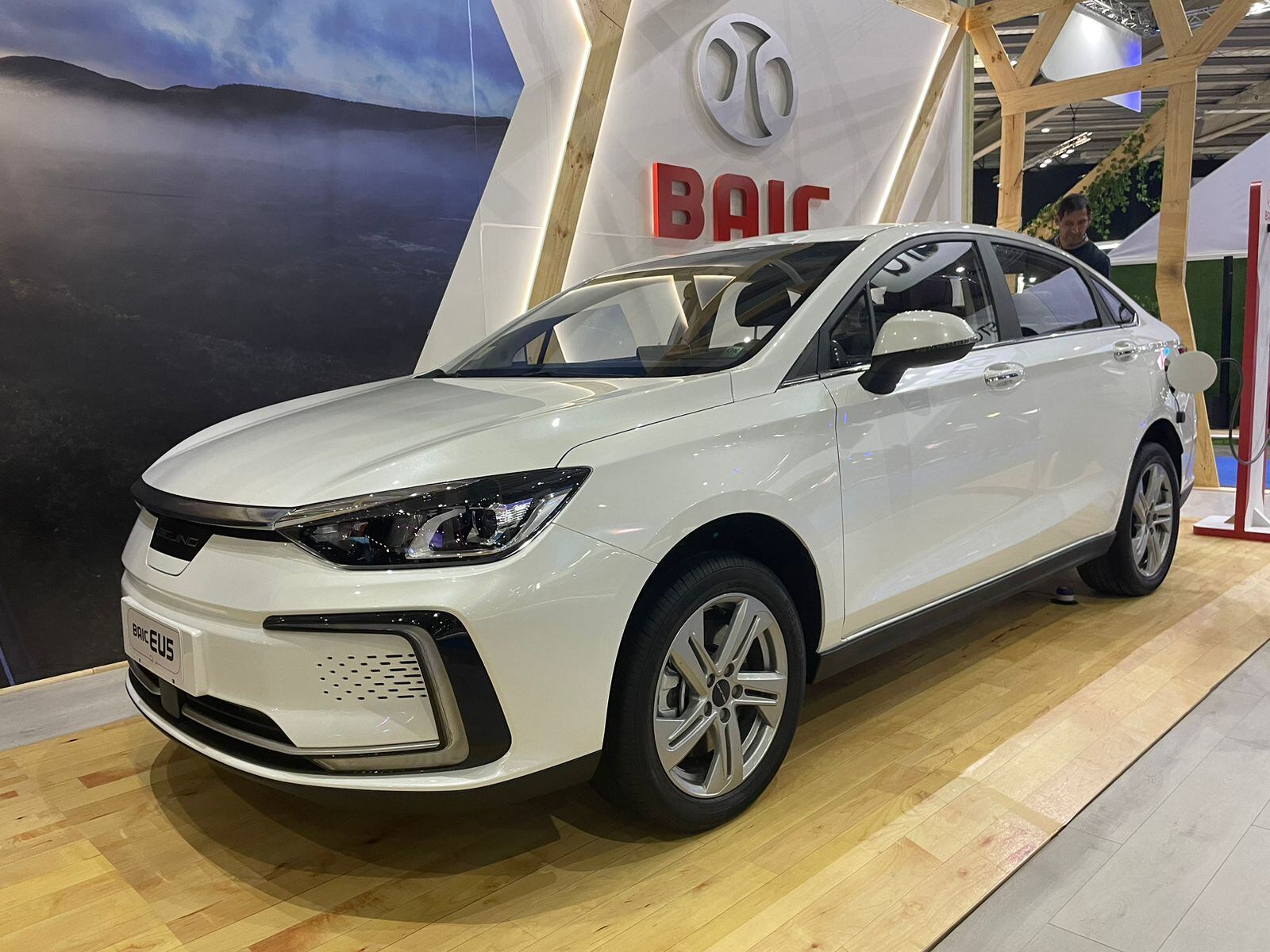 BAIC avanza hacia el camino eléctrico en Chile con la presentación del ...