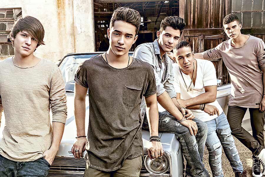El grupo CNCO vuelve a Chile con su exitoso nuevo disco - La Tercera