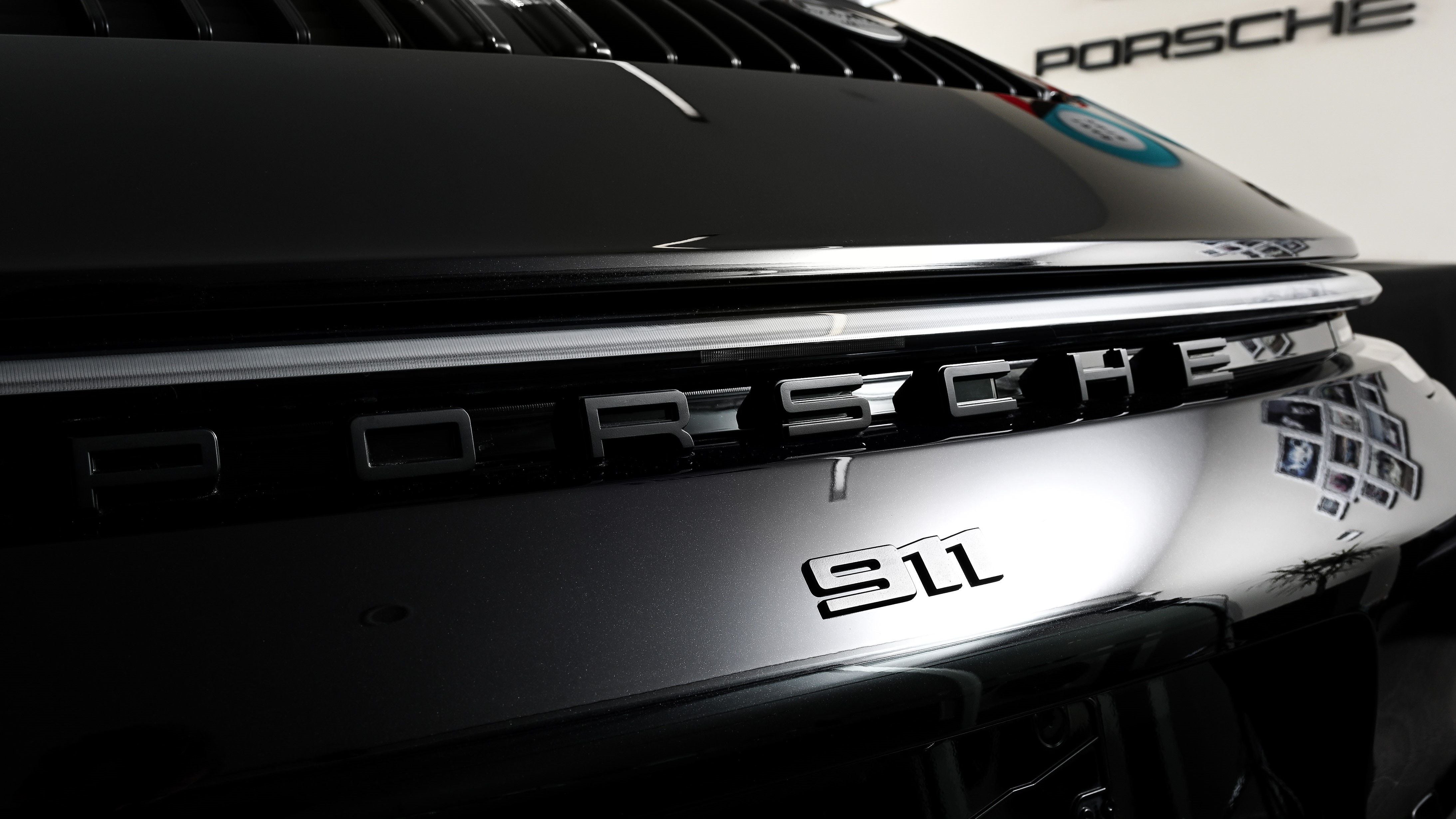 Llega a Chile el 911 Edición 50 años de Porsche Design - La Tercera