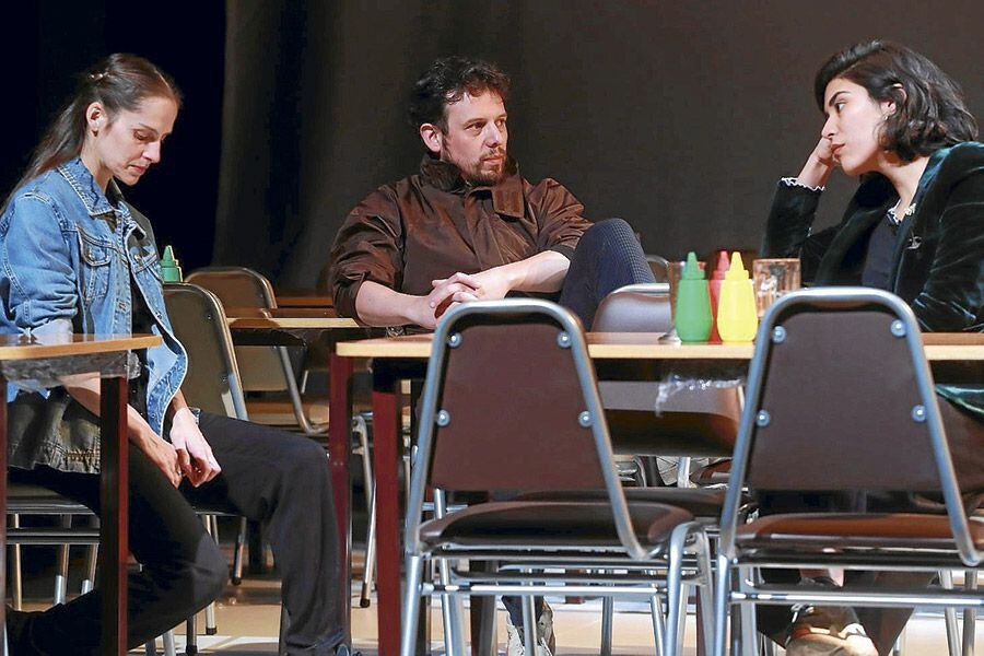 Dragón, el regreso a escena de Guillermo Calderón - La Tercera