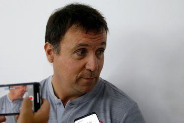 Etiqueta: IAN MAC NIVEN - La Tercera