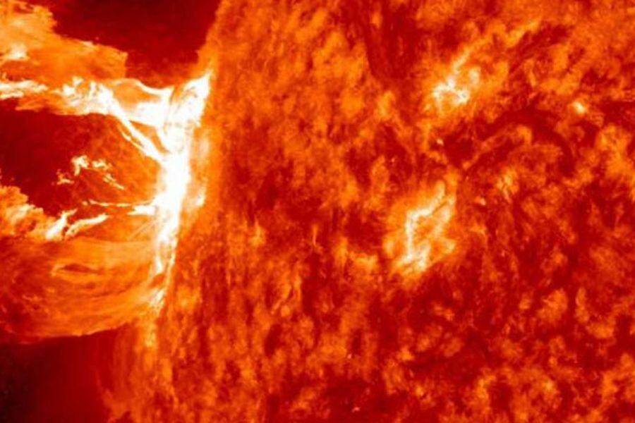 La NASA detecta dos potentes erupciones solares - La Tercera
