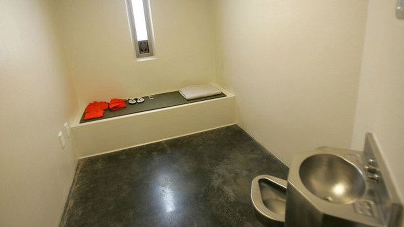 Los presos que tienen que pagar por cada noche que pasan en la cárcel ...