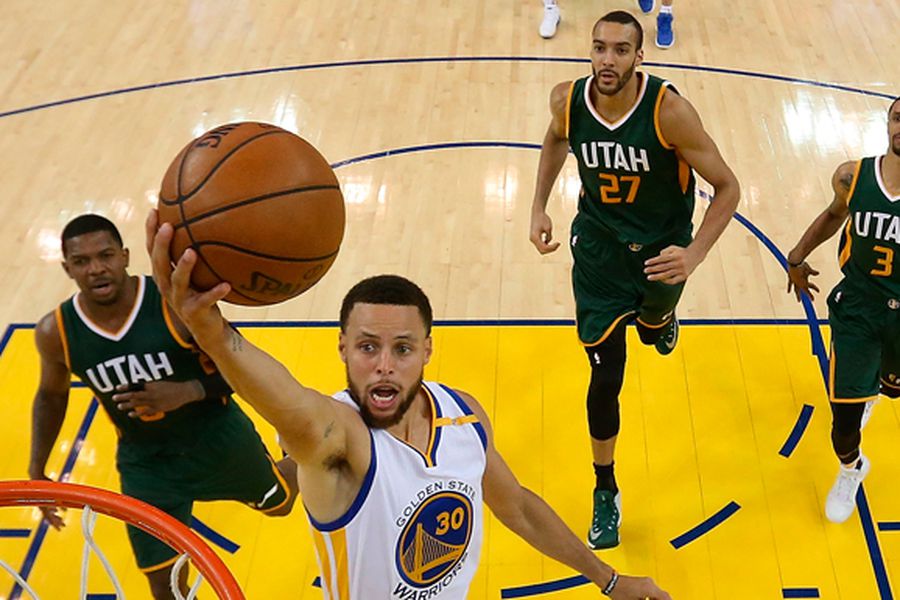 Curry y Golden State toman ventaja en la serie contra los Jazz - La Tercera