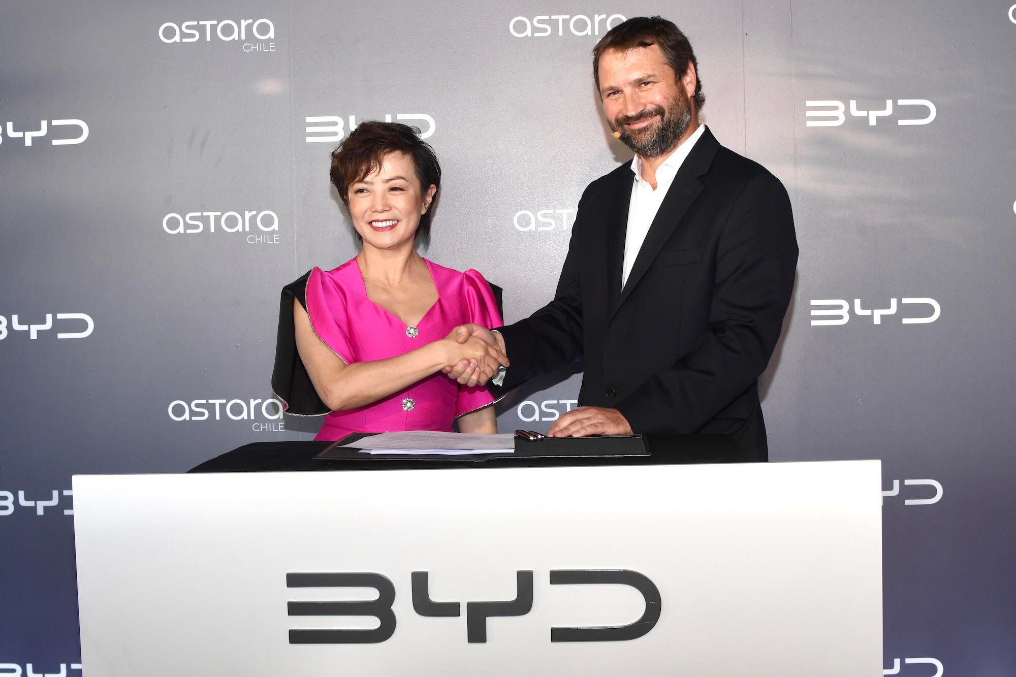 BYD regresa a Chile con una gama de cinco autos eléctricos e híbridos ...