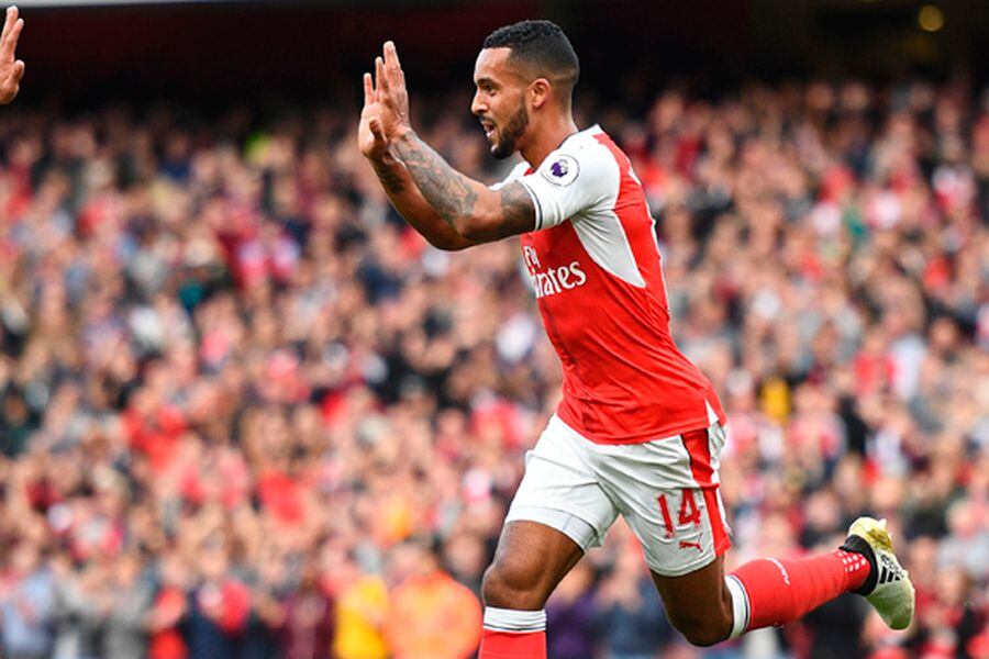 El Arsenal derrota al Swansea y alcanza al City en la punta - La Tercera