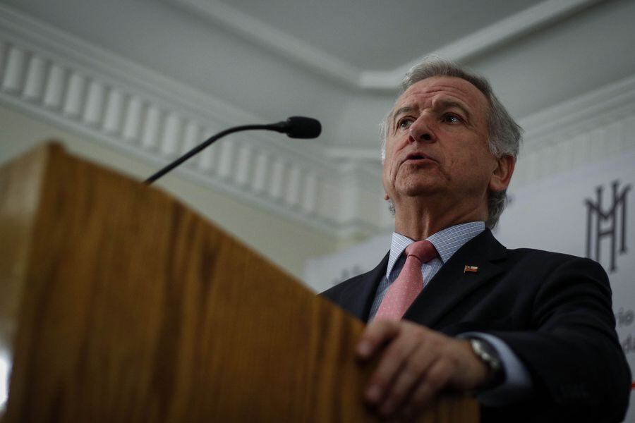 Las frías cifras de Felipe Larraín - La Tercera