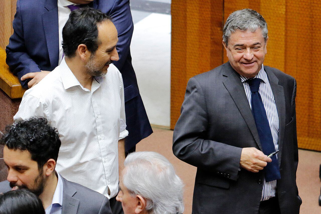 PC anuncia que respetará pacto administrativo del Senado - La Tercera