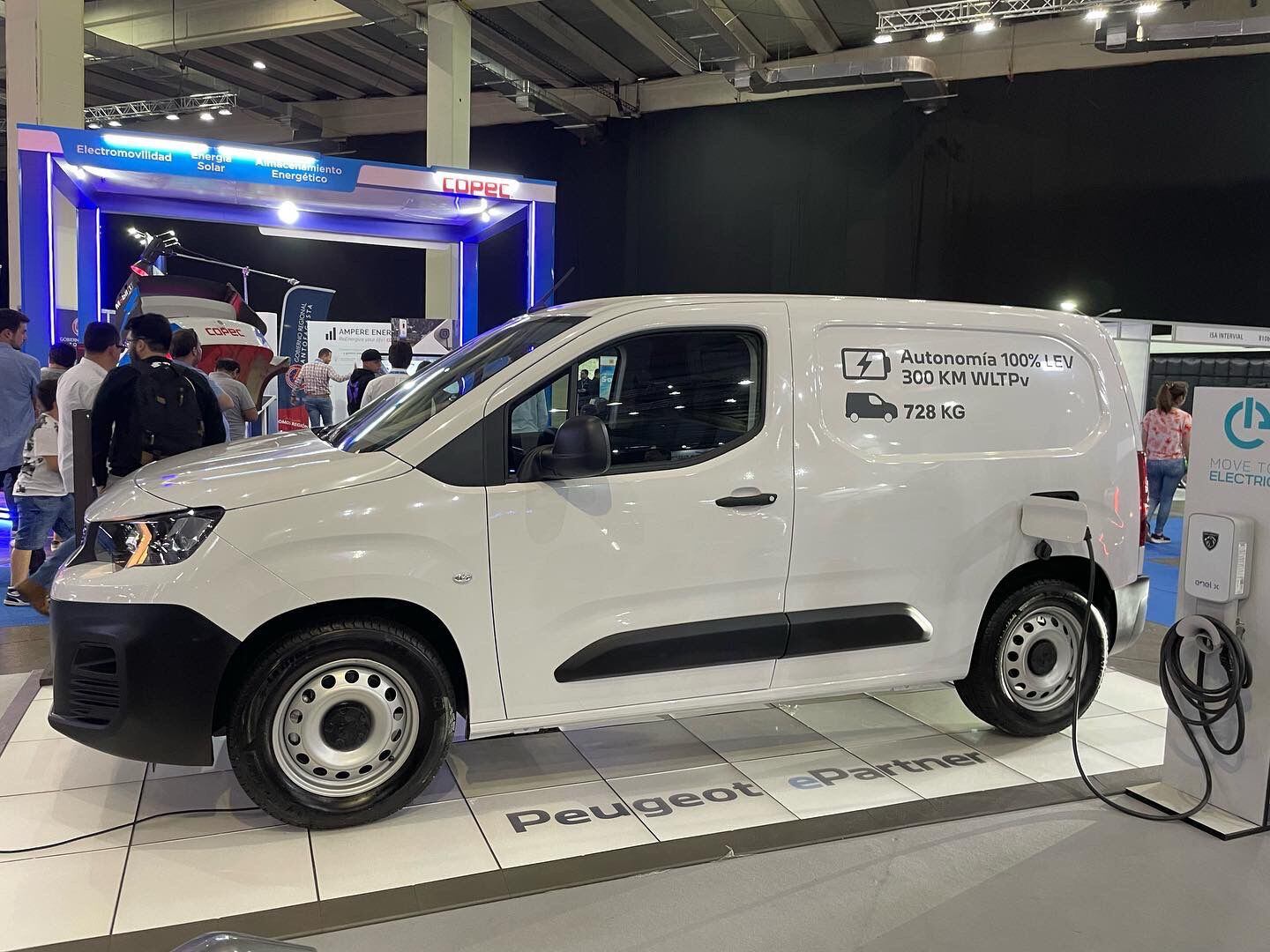 Peugeot suma en Chile el e-Partner, furgón 100% eléctrico con 300 km de ...