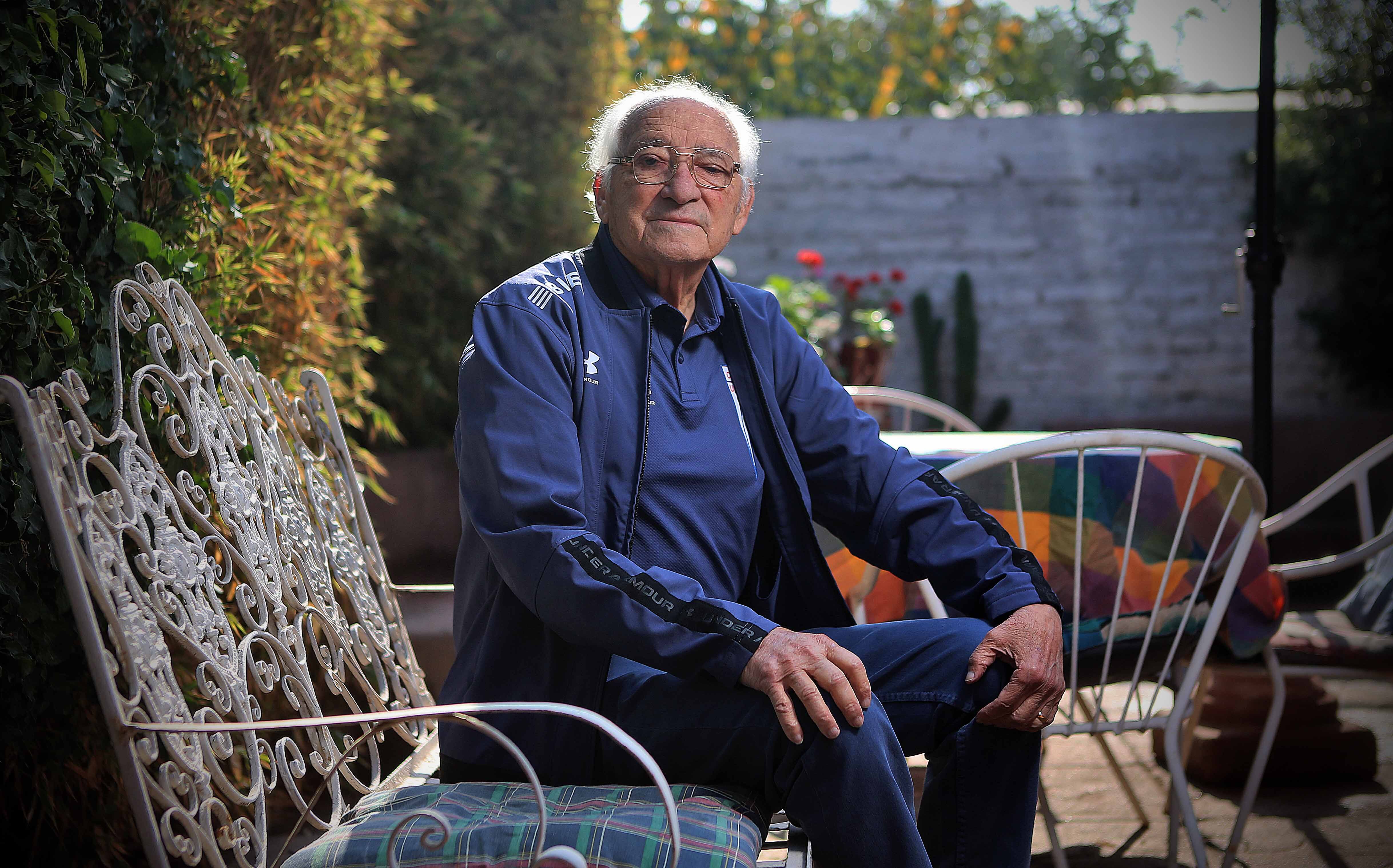 Las vida de Alfonso Garcés, el histórico formador de la UC - La Tercera