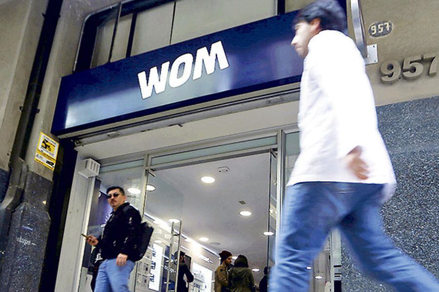 Wom explora ser operador de infraestructura en el sur del país - La Tercera