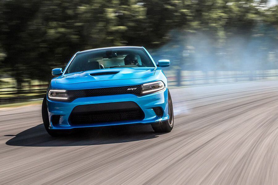 Corre que te pillo: El Dodge Charger Hellcat a las travesuras con un ...