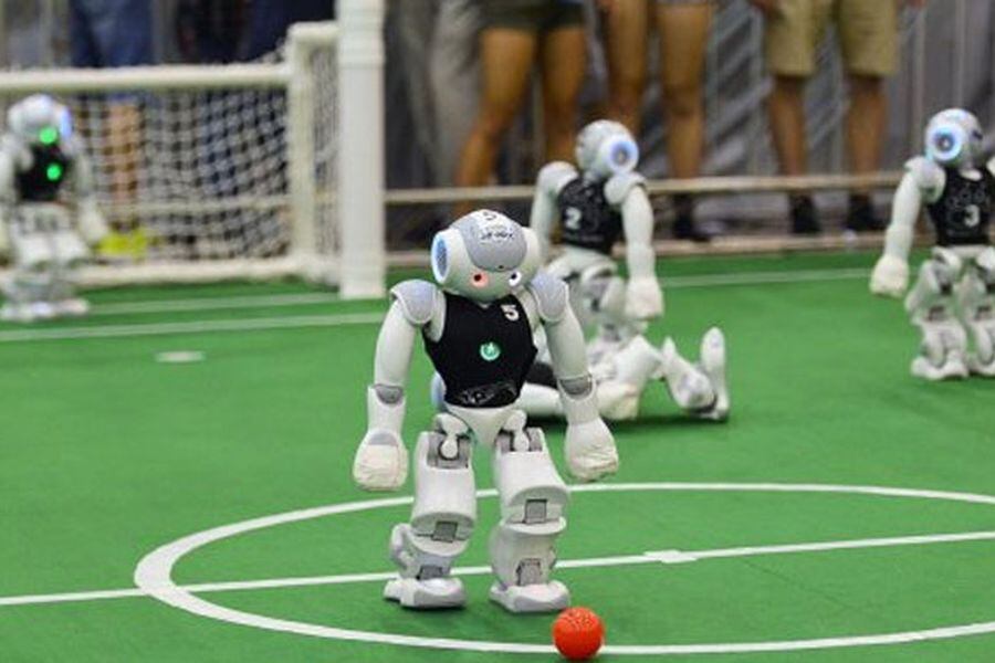 Robots futbolistas o de salvamento compiten en la RoboCup 2017 de Japón - La Tercera