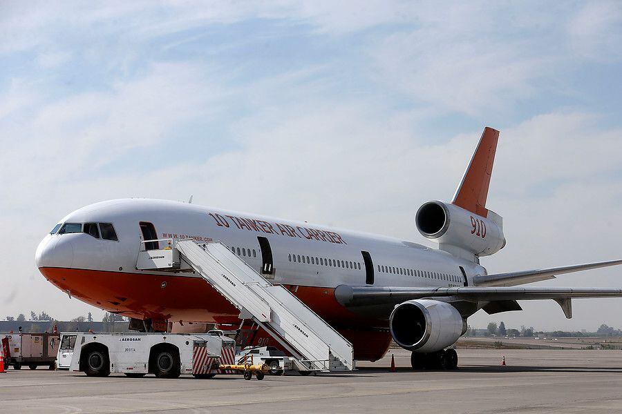 Las imágenes del primer sobrevuelo de la aeronave "Ten Tanker" en su ruta a La Araucanía - La ...